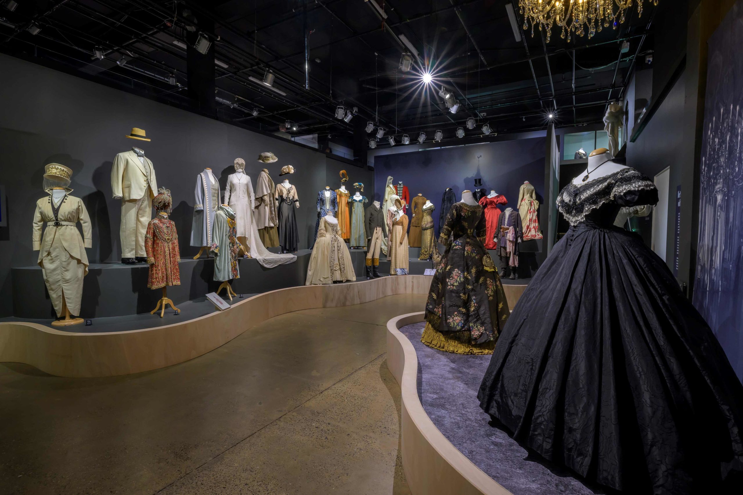 Highlights Tours - Costume Couture - Fashion and Textile Museum